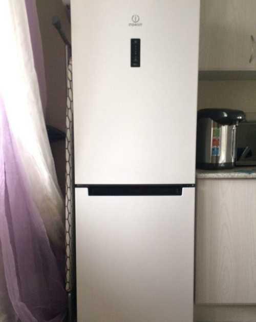 Холодильник indesit df5160w
