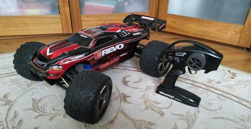 Traxxas e-revo б/к