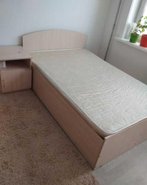 Какая кровать полуторка. Кровать полуторка. Кровать полуторка с тумбочками. Кровать полуторка с матрасом. Кровать полуторка с ящиками.