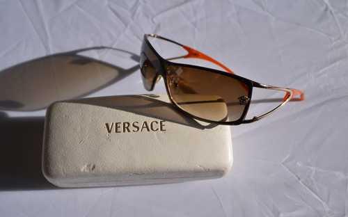 Солнцезащитные очки Versace