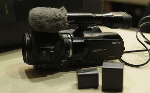 Видеокамера Sony NEX-VG30E + объектив
