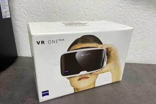 VR - очки / Zeiss VR ONE Plus