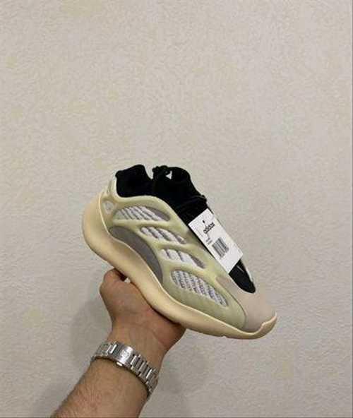 Кроссовки Adidas Yeezy Boost 700