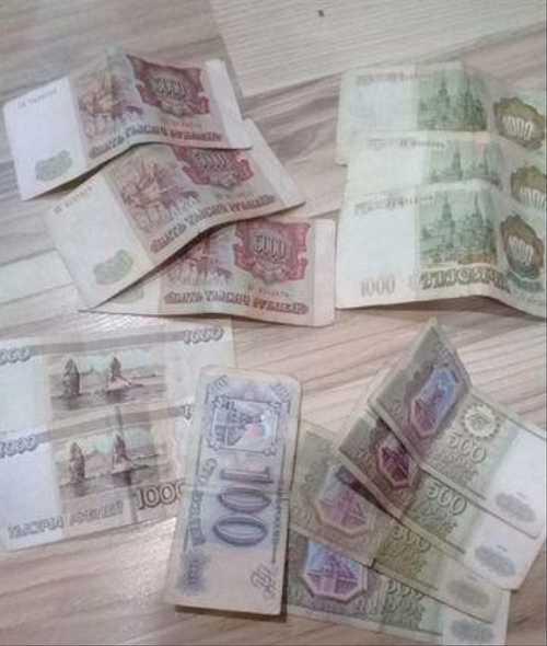 Банкноты рублей и монеты