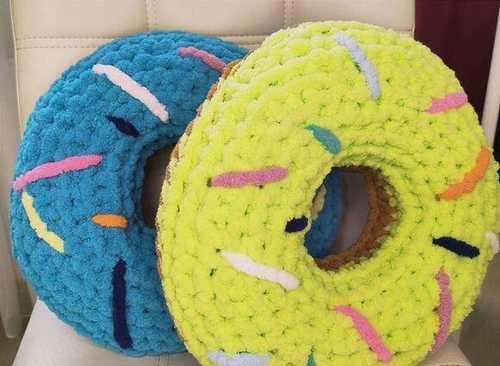 Декоративные подушки-пончик из Ализе пуффи