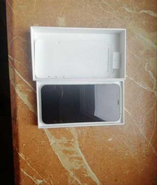 Телефон iPhone12