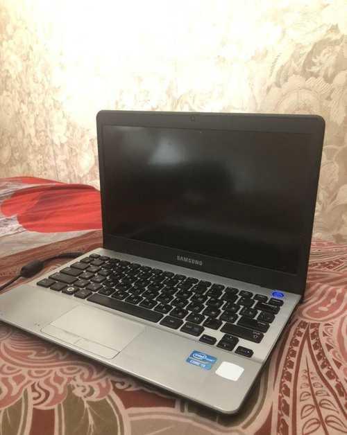 Ноутбук Samsung NP300U1A