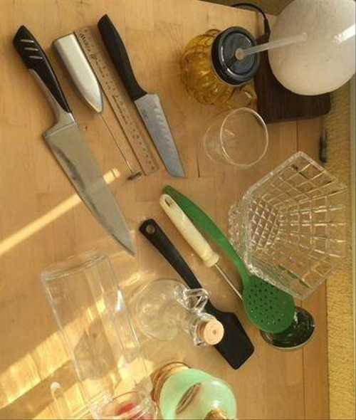 Посуда ножи, графин, штоф, чашка, салатник
