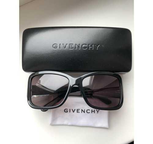 Солнцезащитные очки Givenchy