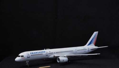 Модель самолёта Boeing 757-200 Трансаэро