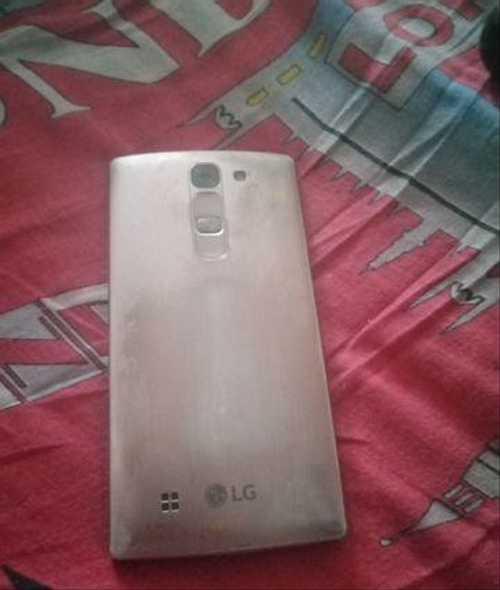 Телефон LG Magna