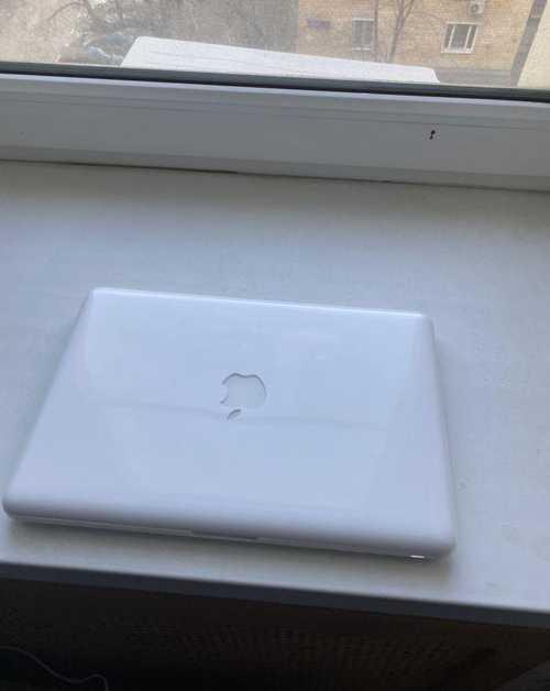 Apple MacBook white 2010