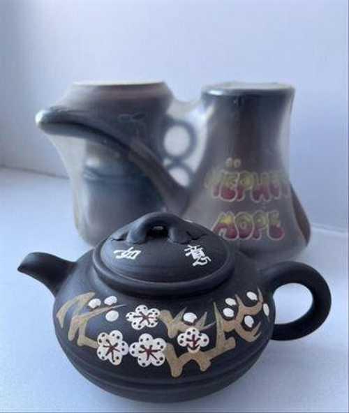 Заварочный чайник и турка с чашками