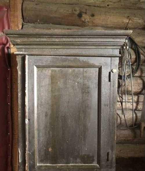 Старинный настенный шкафчик