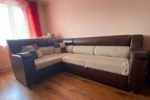 Продам угловой раскладывающий диван С подушками