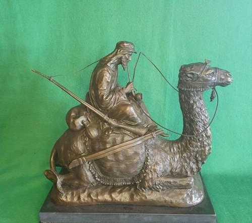 Бронзовая скульптура Арабский охотник на верблюде