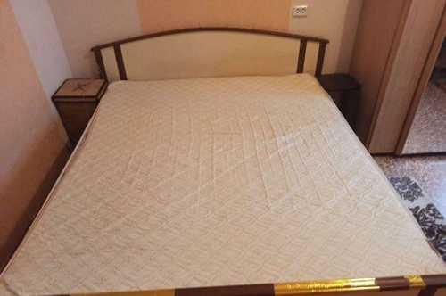 Кровать двухспальная с матрасом 160200