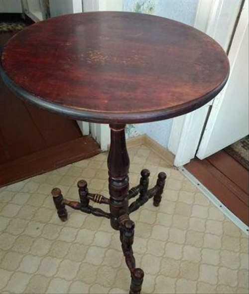 Антикварный круглый столик