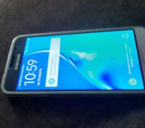 Телефон Samsung Смартфон Samsung Galaxy J3 (2016)