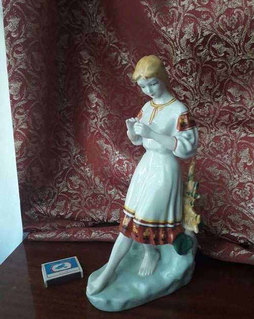 Фарфоровая статуэтка СССР девушка с ромашкой