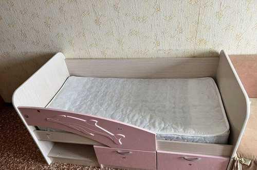 Двуспальная кровать с ящиками для хранения с матрасом