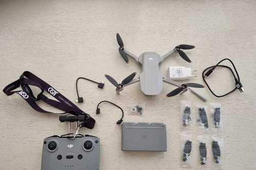 Квадракоптер (дрон) DJI Mini 2 Fly More Combo