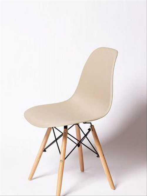 Стул Eames бежевый