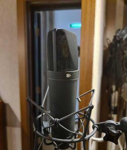 Студийный микрофон Neumann U87 AI MT