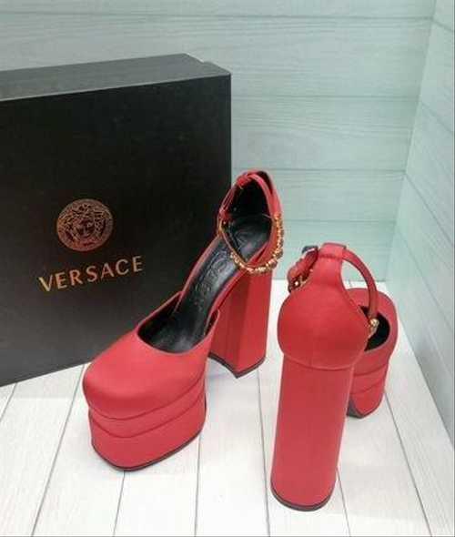 Туфли-лодочки Versace на платформе medusa aevitas
