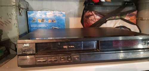 Продаю видеомагнитофон JVC HR-D320EE