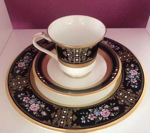 Фарфоровая чайная чашка с блюдцем и дессертной тар