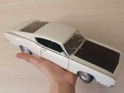 Модель автомобиля ford torino 1/18