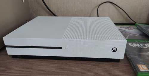 Xbox One s 1 тб+ 2 гейпада
