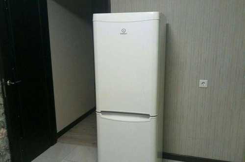 Холодильник бу Indesit B160