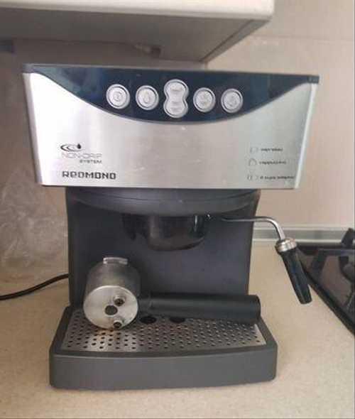 Продам рожковую кофеварку Redmond RCM-1503