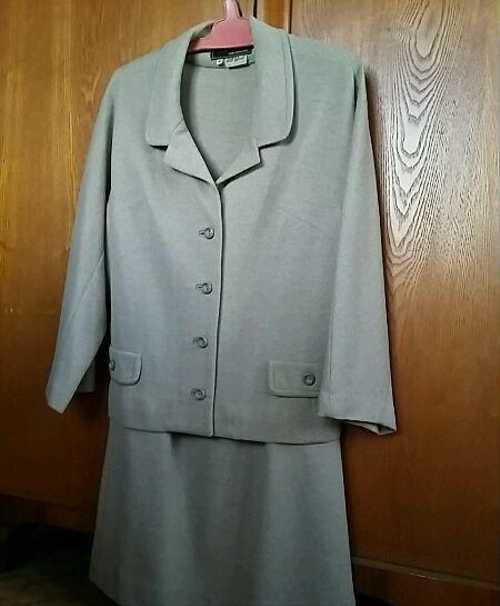 Продам женский костюм(100шерсть)