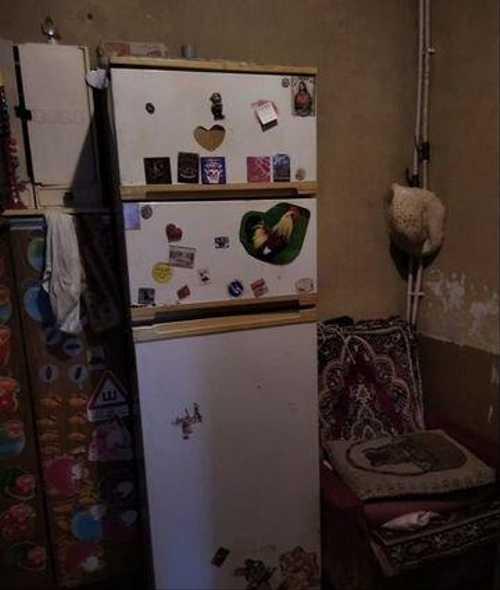 Холодильник Атлант 3х камерный работает но требует