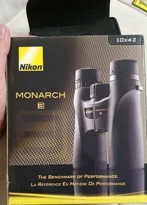 Бинокль Nikon Monarch 3 10x42