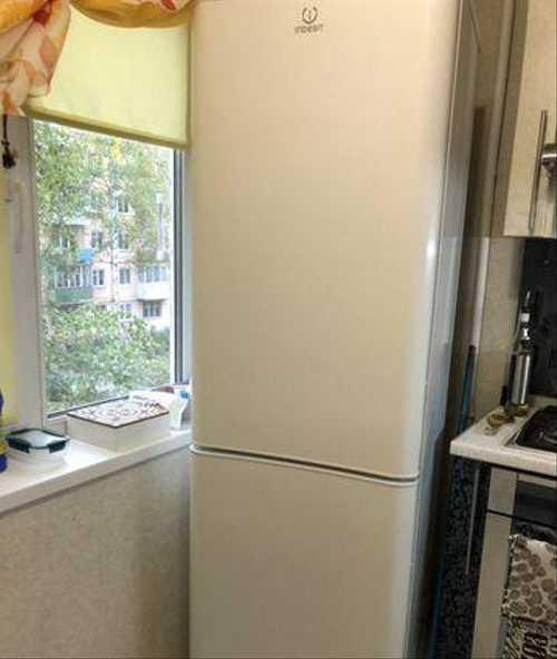 Холодильник Indesit C240G