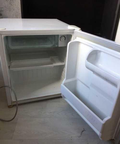 Холодильник (минихолодильник)