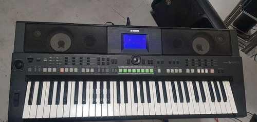 Yamaha PSR S650