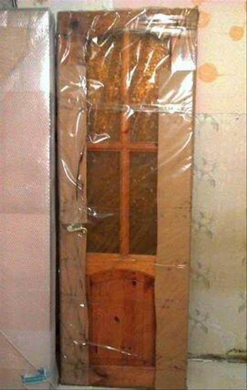 Продается деревянная дверь со стеклом