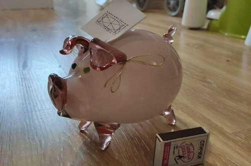 Стеклянная фигурка свинья