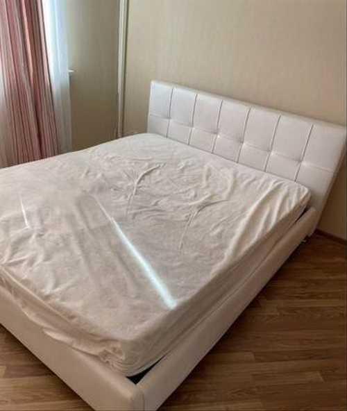 Кровать с матрасом 160х200 б/у