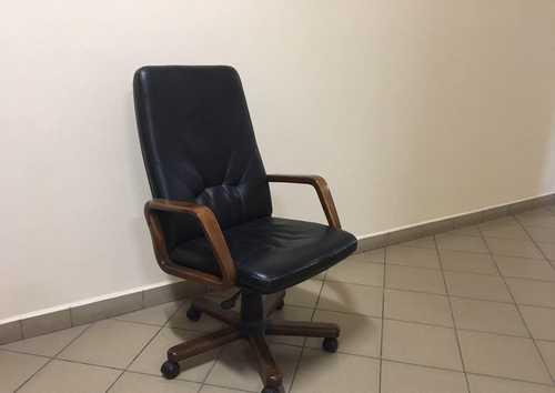 Кресло офисное кожанное