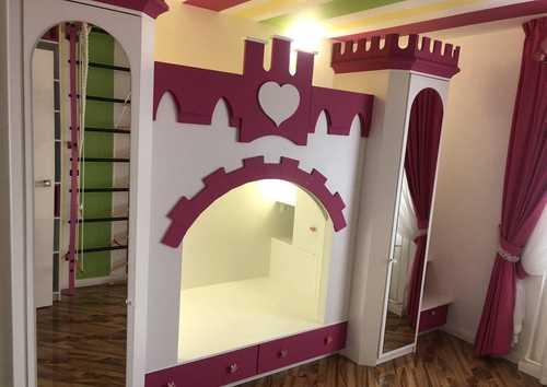 Детская двухъярусная кровать - замок со шкафами