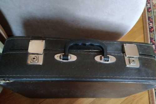 Чемодан старинный