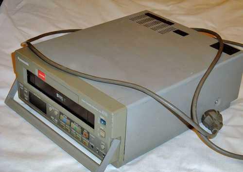 Видеомагнитофон професс. Panasonic S-VHS AG-5700