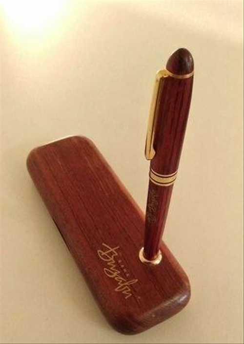 Перьевая ручка в деревянном пенале 1994 г