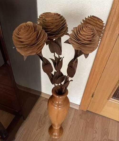 Деревянная ваза с розами ручной работы